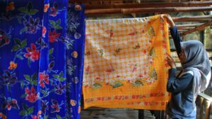 Batik: Traditional Indonesian Fabric | Backindo