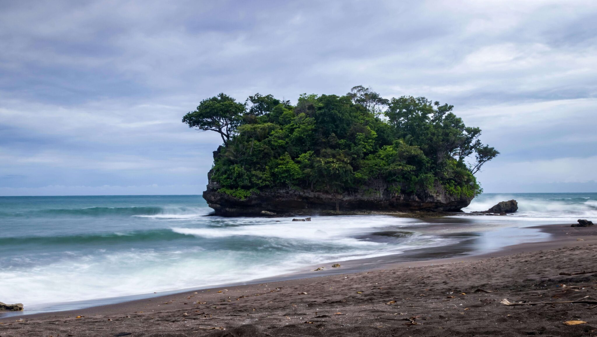 Where to Surf in Java: 11 Best Spots | Backindo
